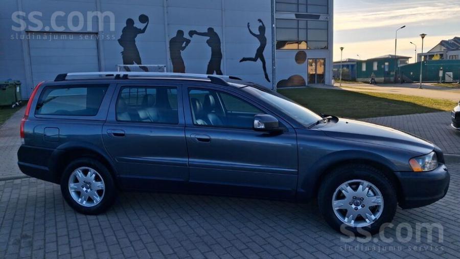 Grey Volvo XC70 2006 in Riga, with an engine capacity of 2.40 L and mileage of 246 thousand km for 3950 €, photo 10 on AUTOMOTO.COM.LV