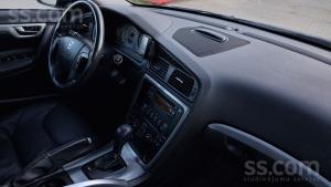 Grey Volvo XC70 2006 in Riga, with an engine capacity of 2.40 L and mileage of 246 thousand km for 3950 €, photo 12 on AUTOMOTO.COM.LV