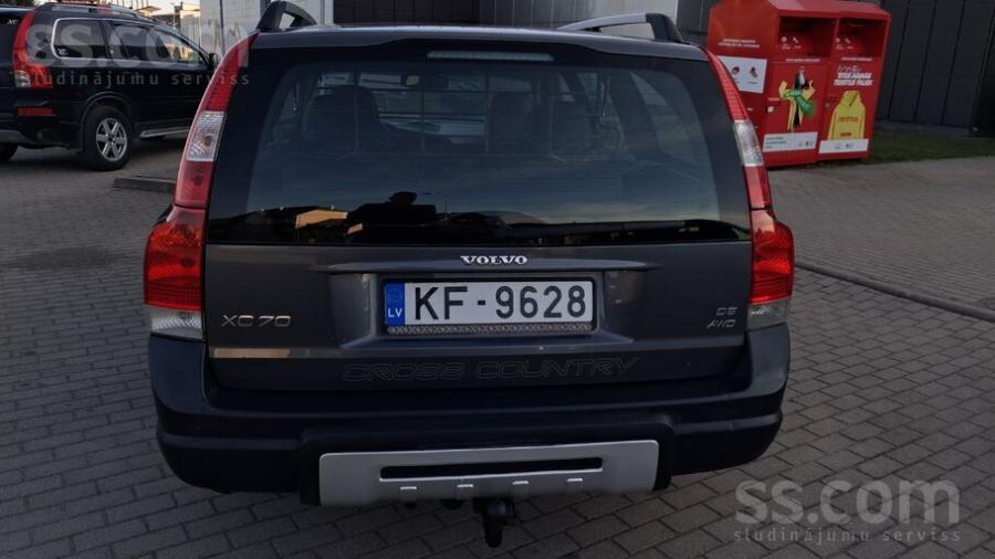 Grey Volvo XC70 2006 in Riga, with an engine capacity of 2.40 L and mileage of 246 thousand km for 3950 €, photo 15 on AUTOMOTO.COM.LV