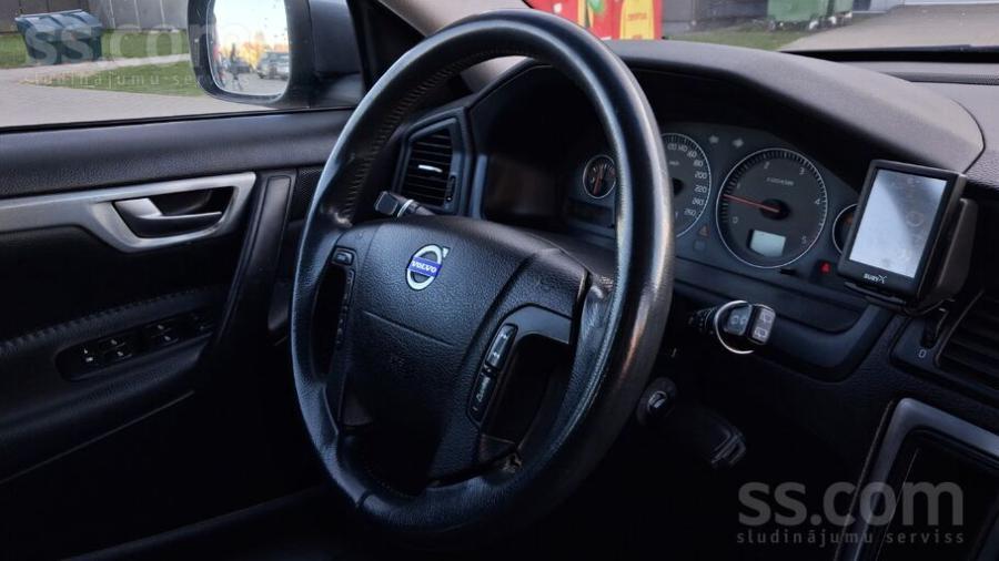 Grey Volvo XC70 2006 in Riga, with an engine capacity of 2.40 L and mileage of 246 thousand km for 3950 €, photo 16 on AUTOMOTO.COM.LV
