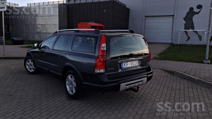 Grey Volvo XC70 2006 in Riga, with an engine capacity of 2.40 L and mileage of 246 thousand km for 3950 €, photo 27 on AUTOMOTO.COM.LV