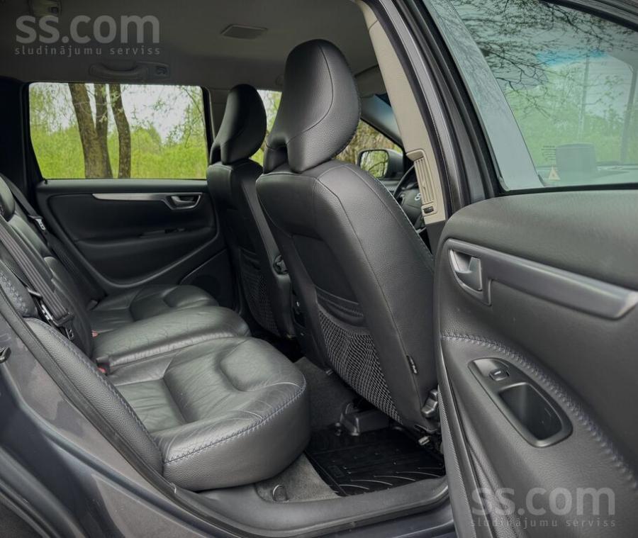 Pelēks Volvo XC70 2006 Jūrmala, ar dzinēja tilpumu 2.40 L un nobraukumu 336 tūkst. km par 3800 €, foto 17 vietnē AUTOMOTO.COM.LV