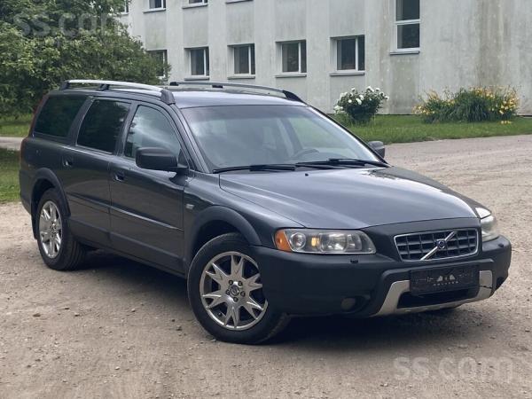 Серый Вольво ХС70 2006 в Рига, объемом двигателя 2.40 л и пробегом 330 тыс. км за 3950 €, фото 1 на AUTOMOTO.COM.LV