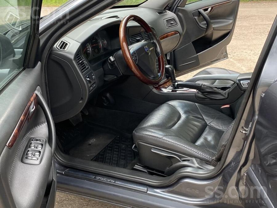 Pelēks Volvo XC70 2006 Rīga, ar dzinēja tilpumu 2.40 L un nobraukumu 330 tūkst. km par 3950 €, foto 15 vietnē AUTOMOTO.COM.LV