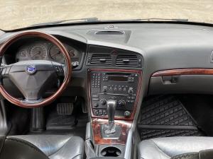 Pelēks Volvo XC70 2006 Rīga, ar dzinēja tilpumu 2.40 L un nobraukumu 330 tūkst. km par 3950 €, foto 17 vietnē AUTOMOTO.COM.LV