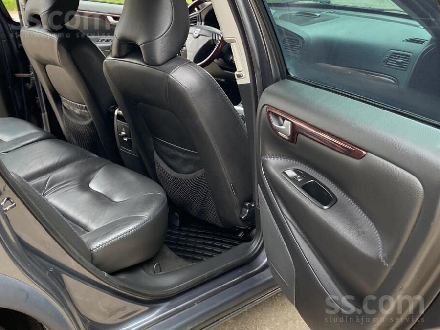 Pelēks Volvo XC70 2006 Rīga, ar dzinēja tilpumu 2.40 L un nobraukumu 330 tūkst. km par 3950 €, foto 19 vietnē AUTOMOTO.COM.LV