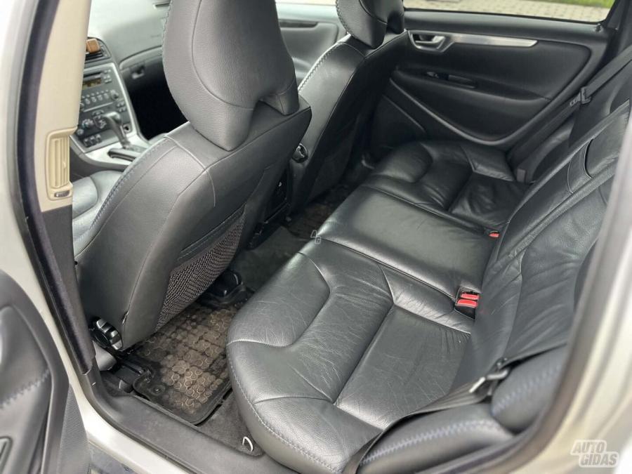 Grey Volvo XC70 2006 in Klaipeda, with an engine capacity of 2.40 L and mileage of 509 thousand km for 2600 €, photo 14 on AUTOMOTO.COM.LV