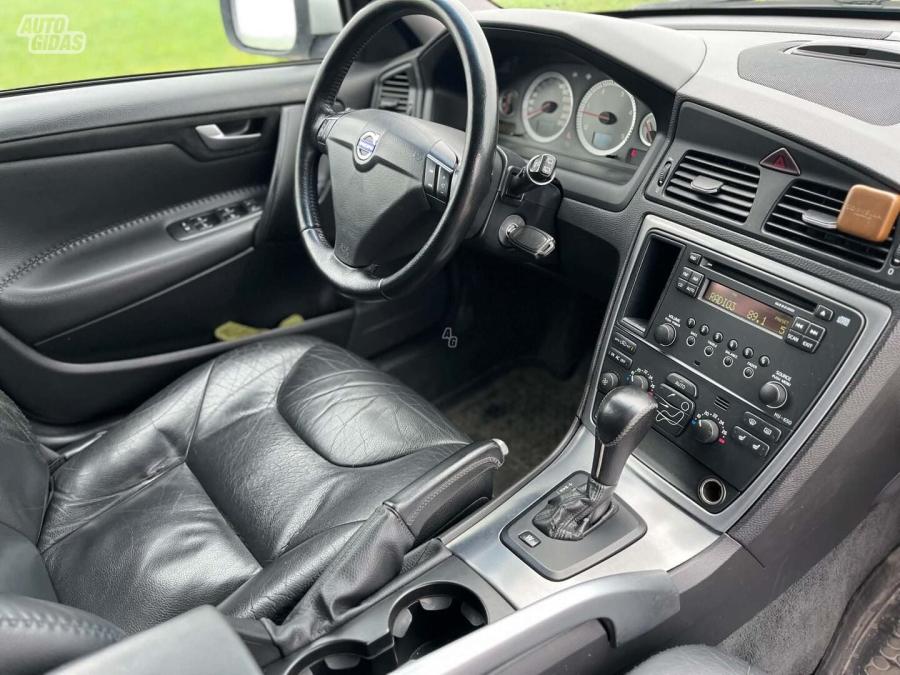 Grey Volvo XC70 2006 in Klaipeda, with an engine capacity of 2.40 L and mileage of 509 thousand km for 2600 €, photo 16 on AUTOMOTO.COM.LV