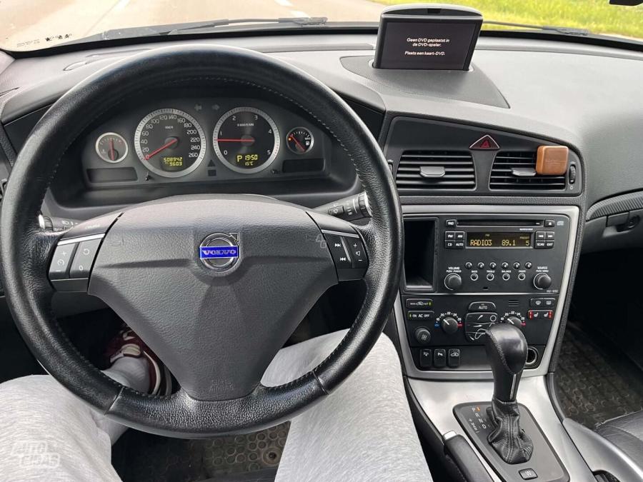 Grey Volvo XC70 2006 in Klaipeda, with an engine capacity of 2.40 L and mileage of 509 thousand km for 2600 €, photo 18 on AUTOMOTO.COM.LV