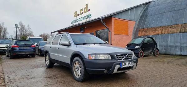 Pelēks Volvo XC70 2006 Valmiera, ar dzinēja tilpumu 2.40 L un nobraukumu 3451 tūkst. km par 2700 €, foto 1 vietnē AUTOMOTO.COM.LV