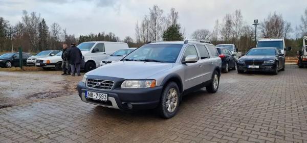 Pelēks Volvo XC70 2006 Valmiera, ar dzinēja tilpumu 2.40 L un nobraukumu 3451 tūkst. km par 2700 €, foto 6 vietnē AUTOMOTO.COM.LV