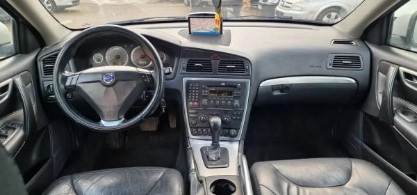Pelēks Volvo XC70 2006 Valmiera, ar dzinēja tilpumu 2.40 L un nobraukumu 3451 tūkst. km par 2700 €, foto 7 vietnē AUTOMOTO.COM.LV