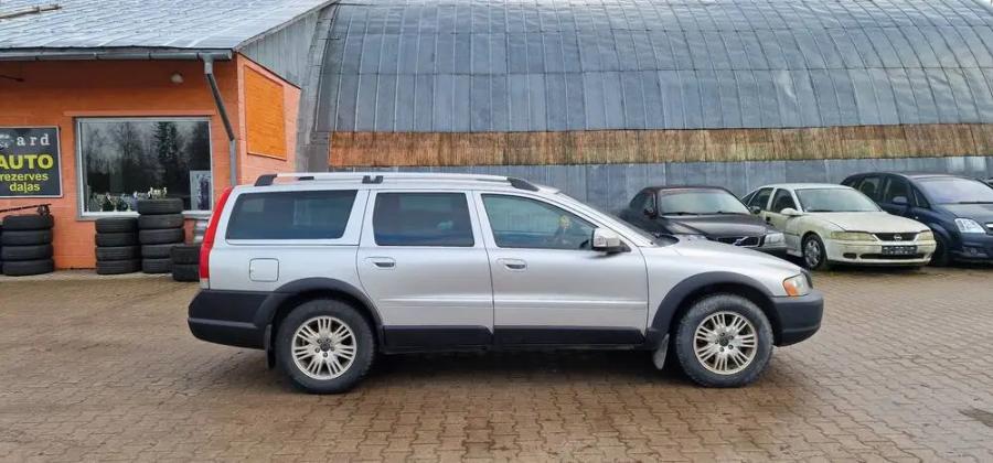 Grey Volvo XC70 2006 in Valmiera, with an engine capacity of 2.40 L and mileage of 3451 thousand km for 2700 €, photo 3 on AUTOMOTO.COM.LV