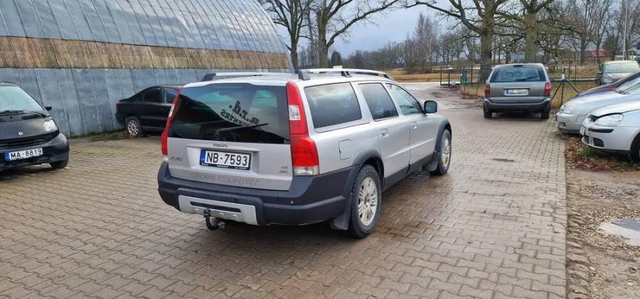 Grey Volvo XC70 2006 in Valmiera, with an engine capacity of 2.40 L and mileage of 3451 thousand km for 2700 €, photo 4 on AUTOMOTO.COM.LV