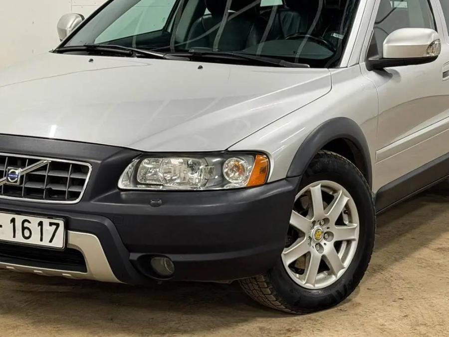 Pelēks Volvo XC70 2006 Jūrmala, ar dzinēja tilpumu 2.40 L un nobraukumu 325 tūkst. km par 3495 €, foto 3 vietnē AUTOMOTO.COM.LV