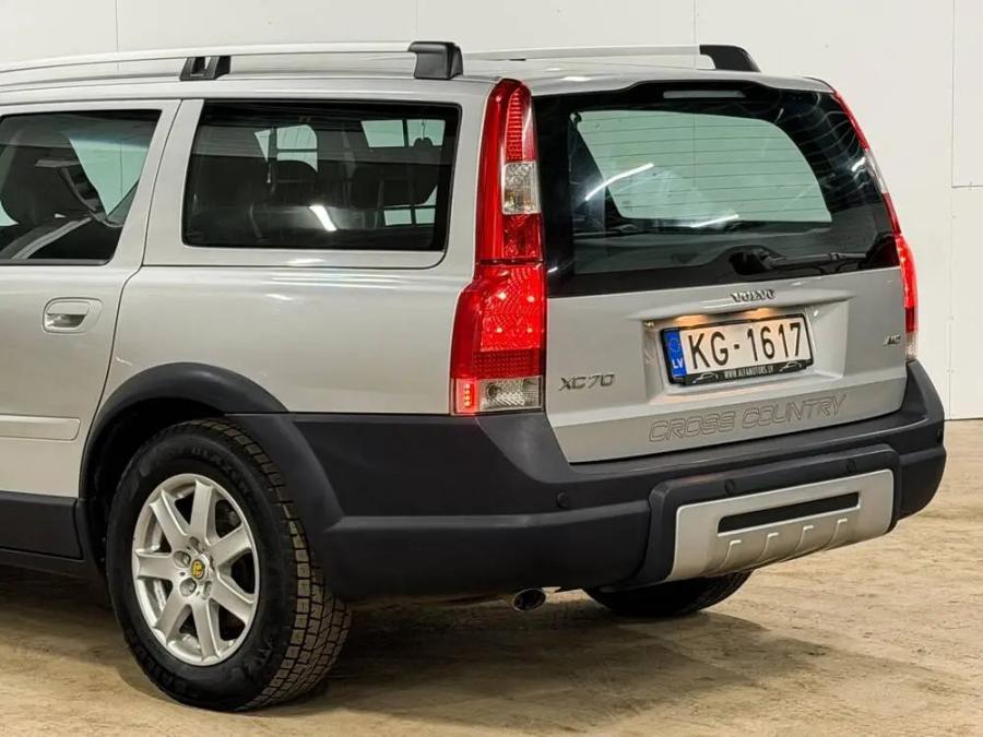 Pelēks Volvo XC70 2006 Jūrmala, ar dzinēja tilpumu 2.40 L un nobraukumu 325 tūkst. km par 3495 €, foto 7 vietnē AUTOMOTO.COM.LV