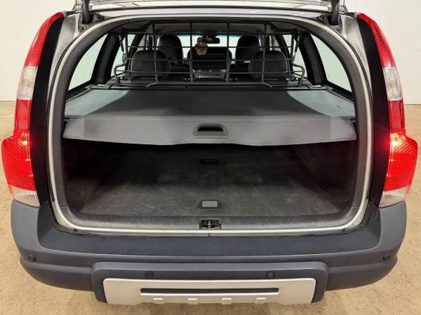 Pelēks Volvo XC70 2006 Jūrmala, ar dzinēja tilpumu 2.40 L un nobraukumu 325 tūkst. km par 3495 €, foto 7 vietnē AUTOMOTO.COM.LV
