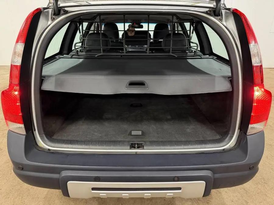 Pelēks Volvo XC70 2006 Jūrmala, ar dzinēja tilpumu 2.40 L un nobraukumu 325 tūkst. km par 3495 €, foto 8 vietnē AUTOMOTO.COM.LV