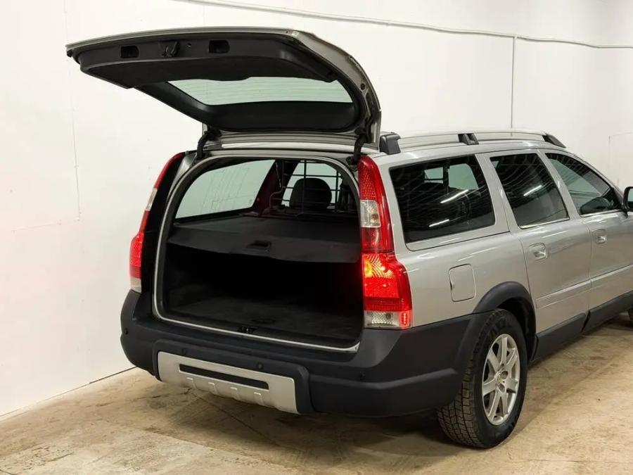 Pelēks Volvo XC70 2006 Jūrmala, ar dzinēja tilpumu 2.40 L un nobraukumu 325 tūkst. km par 3495 €, foto 9 vietnē AUTOMOTO.COM.LV