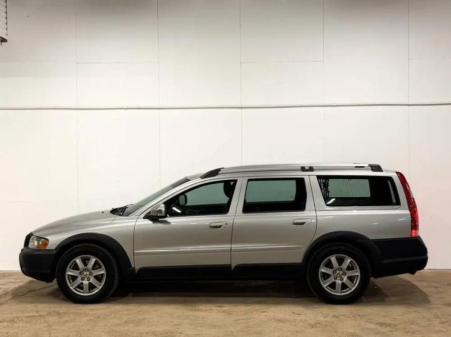 Pelēks Volvo XC70 2006 Jūrmala, ar dzinēja tilpumu 2.40 L un nobraukumu 325 tūkst. km par 3495 €, foto 12 vietnē AUTOMOTO.COM.LV