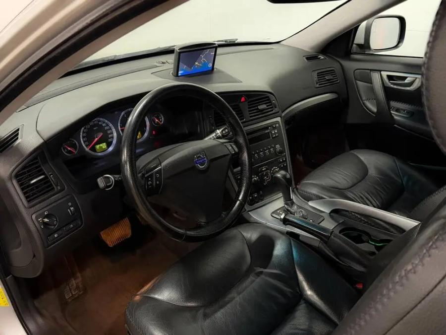 Pelēks Volvo XC70 2006 Jūrmala, ar dzinēja tilpumu 2.40 L un nobraukumu 325 tūkst. km par 3495 €, foto 15 vietnē AUTOMOTO.COM.LV