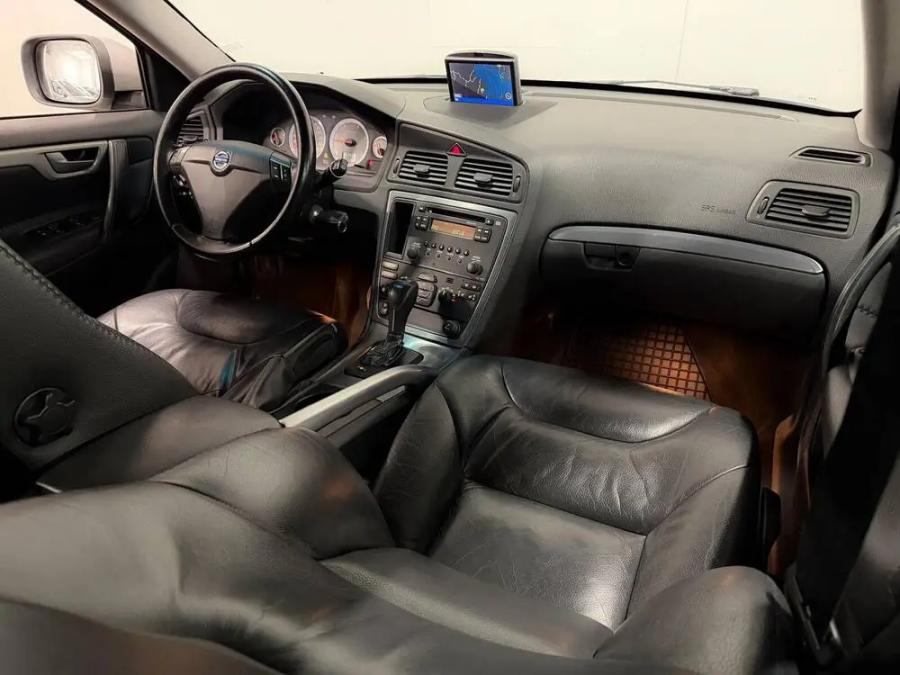 Pelēks Volvo XC70 2006 Jūrmala, ar dzinēja tilpumu 2.40 L un nobraukumu 325 tūkst. km par 3495 €, foto 18 vietnē AUTOMOTO.COM.LV