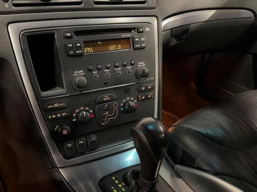 Pelēks Volvo XC70 2006 Jūrmala, ar dzinēja tilpumu 2.40 L un nobraukumu 325 tūkst. km par 3495 €, foto 19 vietnē AUTOMOTO.COM.LV