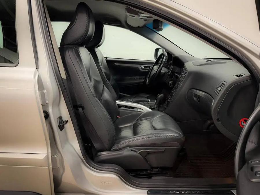 Pelēks Volvo XC70 2006 Jūrmala, ar dzinēja tilpumu 2.40 L un nobraukumu 325 tūkst. km par 3495 €, foto 21 vietnē AUTOMOTO.COM.LV