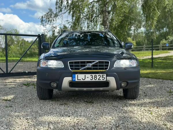 Pelēks Volvo XC70 2006 Jelgava, ar dzinēja tilpumu 2.40 L un nobraukumu 350 tūkst. km par 3300 €, foto 2 vietnē AUTOMOTO.COM.LV