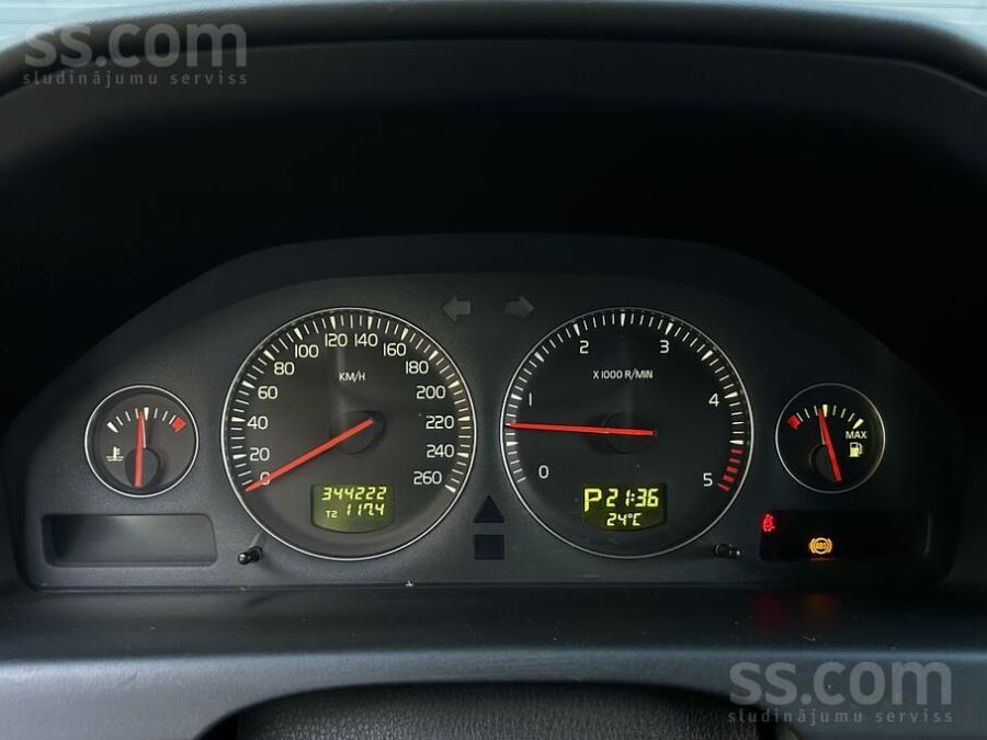 Grey Volvo XC70 2006 in Riga, with an engine capacity of 2.40 L and mileage of 345 thousand km for 3990 €, photo 12 on AUTOMOTO.COM.LV