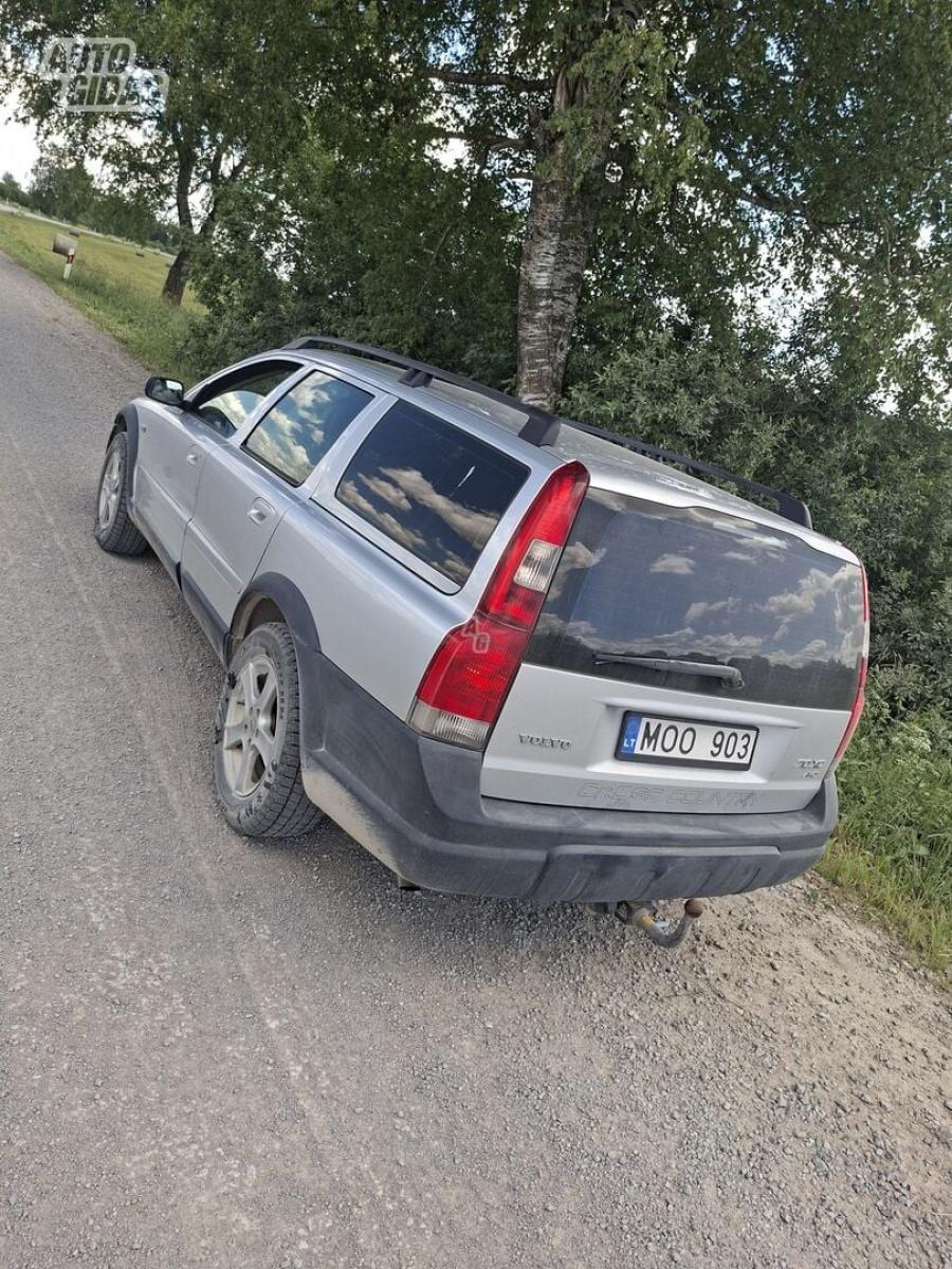 Pelēks Volvo XC70 2006 Šilalė, ar dzinēja tilpumu 2.40 L un nobraukumu 360 tūkst. km par 1850 €, foto 8 vietnē AUTOMOTO.COM.LV