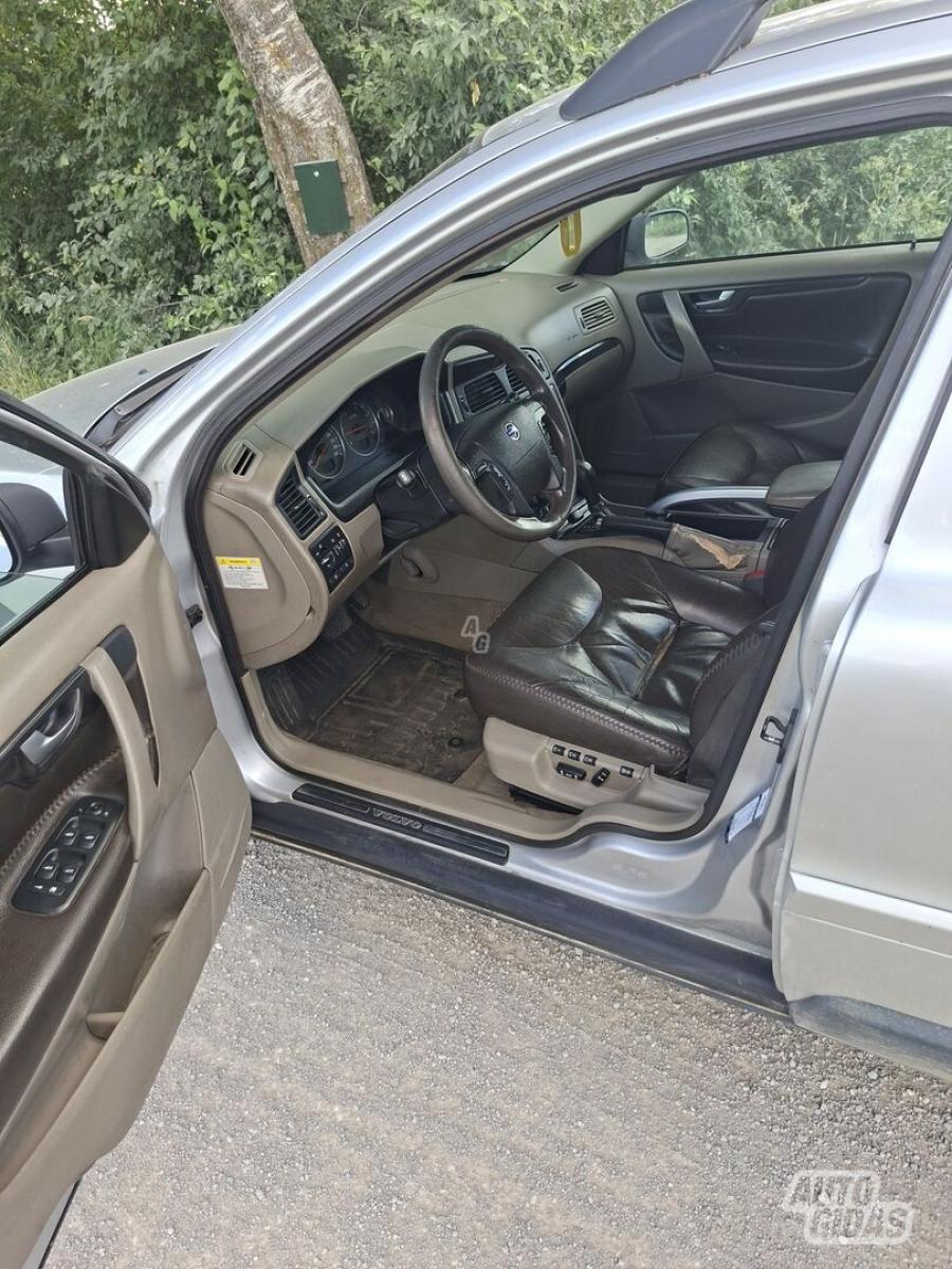 Pelēks Volvo XC70 2006 Šilalė, ar dzinēja tilpumu 2.40 L un nobraukumu 360 tūkst. km par 1850 €, foto 9 vietnē AUTOMOTO.COM.LV