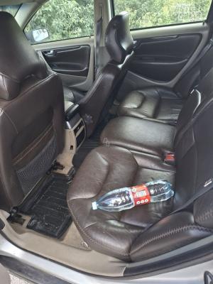 Pelēks Volvo XC70 2006 Šilalė, ar dzinēja tilpumu 2.40 L un nobraukumu 360 tūkst. km par 1850 €, foto 11 vietnē AUTOMOTO.COM.LV