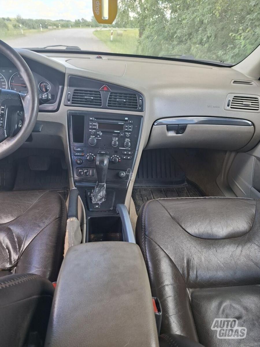 Pelēks Volvo XC70 2006 Šilalė, ar dzinēja tilpumu 2.40 L un nobraukumu 360 tūkst. km par 1850 €, foto 12 vietnē AUTOMOTO.COM.LV
