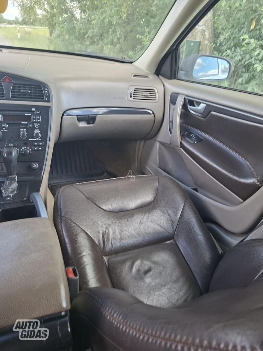 Pelēks Volvo XC70 2006 Šilalė, ar dzinēja tilpumu 2.40 L un nobraukumu 360 tūkst. km par 1850 €, foto 13 vietnē AUTOMOTO.COM.LV
