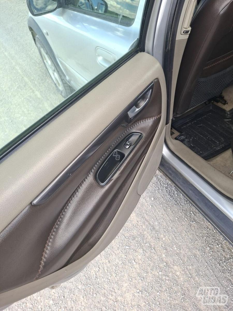 Pelēks Volvo XC70 2006 Šilalė, ar dzinēja tilpumu 2.40 L un nobraukumu 360 tūkst. km par 1850 €, foto 14 vietnē AUTOMOTO.COM.LV