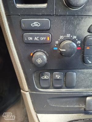 Pelēks Volvo XC70 2006 Šilalė, ar dzinēja tilpumu 2.40 L un nobraukumu 360 tūkst. km par 1850 €, foto 19 vietnē AUTOMOTO.COM.LV