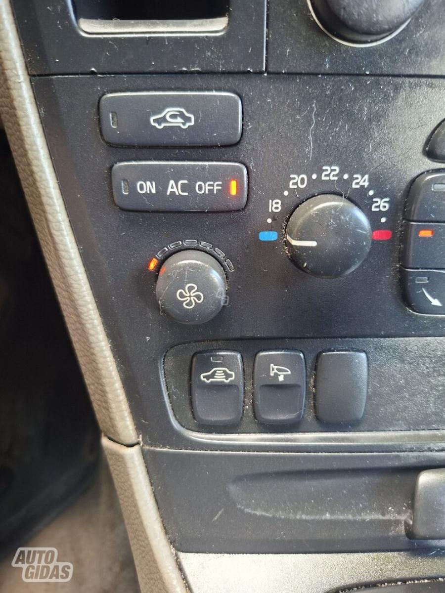 Pelēks Volvo XC70 2006 Šilalė, ar dzinēja tilpumu 2.40 L un nobraukumu 360 tūkst. km par 1850 €, foto 19 vietnē AUTOMOTO.COM.LV