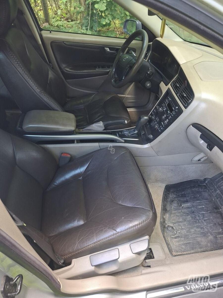 Pelēks Volvo XC70 2006 Šilalė, ar dzinēja tilpumu 2.40 L un nobraukumu 360 tūkst. km par 1850 €, foto 22 vietnē AUTOMOTO.COM.LV