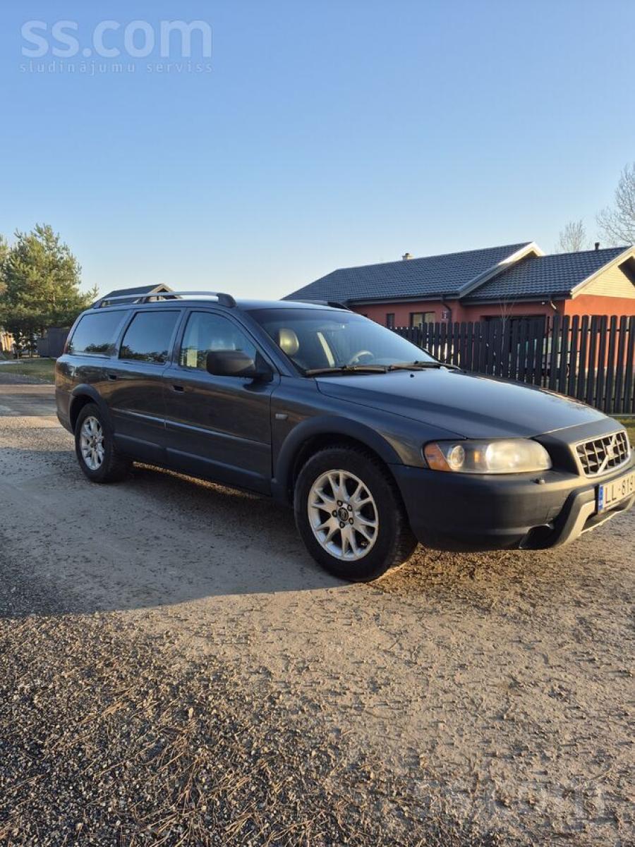 Pelēks Volvo XC70 2006 Rīga, ar dzinēja tilpumu 2.40 L un nobraukumu 303 tūkst. km par 2700 €, foto 1 vietnē AUTOMOTO.COM.LV