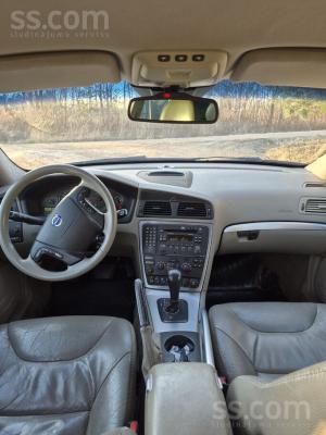 Pelēks Volvo XC70 2006 Rīga, ar dzinēja tilpumu 2.40 L un nobraukumu 303 tūkst. km par 2700 €, foto 6 vietnē AUTOMOTO.COM.LV