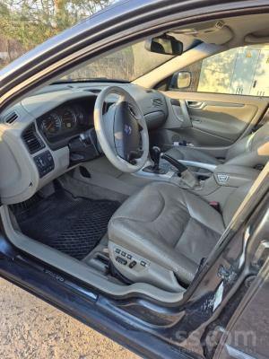 Pelēks Volvo XC70 2006 Rīga, ar dzinēja tilpumu 2.40 L un nobraukumu 303 tūkst. km par 2700 €, foto 7 vietnē AUTOMOTO.COM.LV