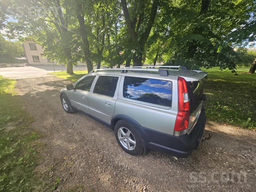 Pelēks Volvo XC70 2006 Bauska, ar dzinēja tilpumu 2.40 L un nobraukumu 450 tūkst. km par 5500 €, foto 3 vietnē AUTOMOTO.COM.LV