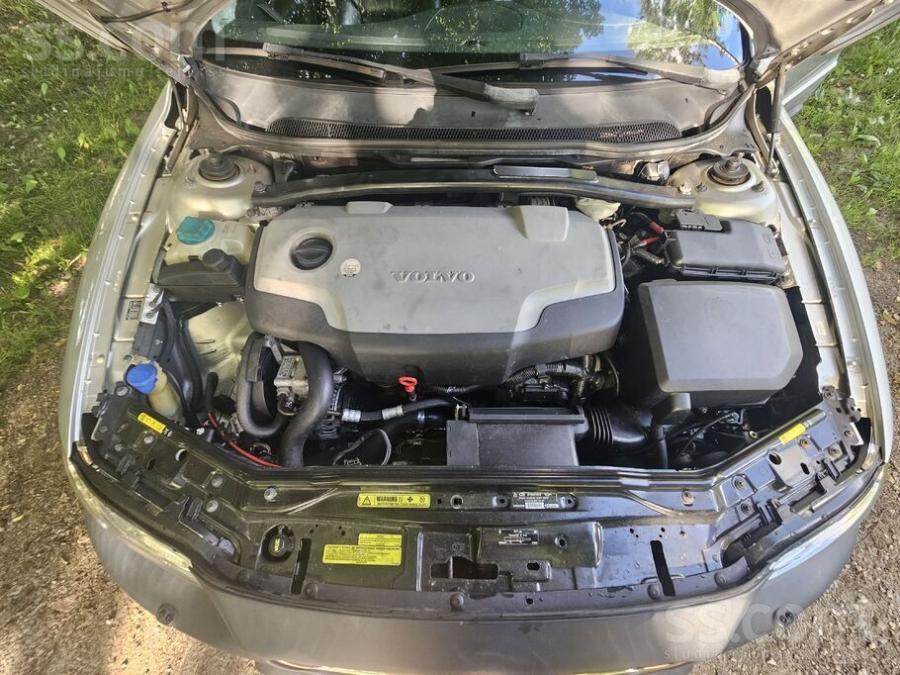 Pelēks Volvo XC70 2006 Bauska, ar dzinēja tilpumu 2.40 L un nobraukumu 450 tūkst. km par 5500 €, foto 14 vietnē AUTOMOTO.COM.LV