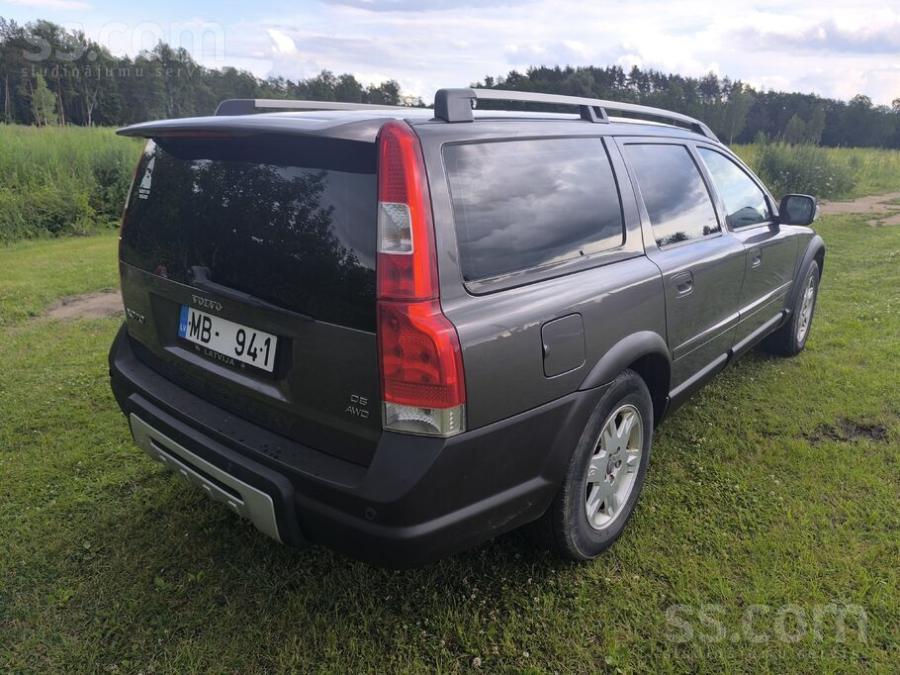 Pelēks Volvo XC70 2006 Rīga, ar dzinēja tilpumu 2.40 L un nobraukumu 310 tūkst. km par 4000 €, foto 4 vietnē AUTOMOTO.COM.LV