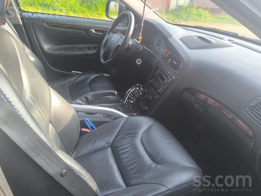 Pelēks Volvo XC70 2006 Rīga, ar dzinēja tilpumu 2.40 L un nobraukumu 310 tūkst. km par 4000 €, foto 7 vietnē AUTOMOTO.COM.LV
