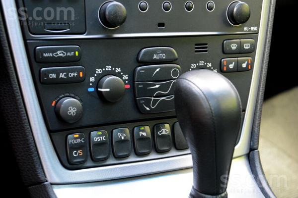 Grey Volvo XC70 2006 in Riga, with an engine capacity of 2.40 L and mileage of 370 thousand km for 5999 €, photo 2 on AUTOMOTO.COM.LV