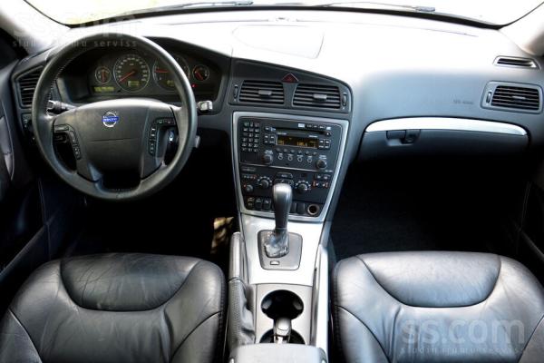 Grey Volvo XC70 2006 in Riga, with an engine capacity of 2.40 L and mileage of 370 thousand km for 5999 €, photo 3 on AUTOMOTO.COM.LV