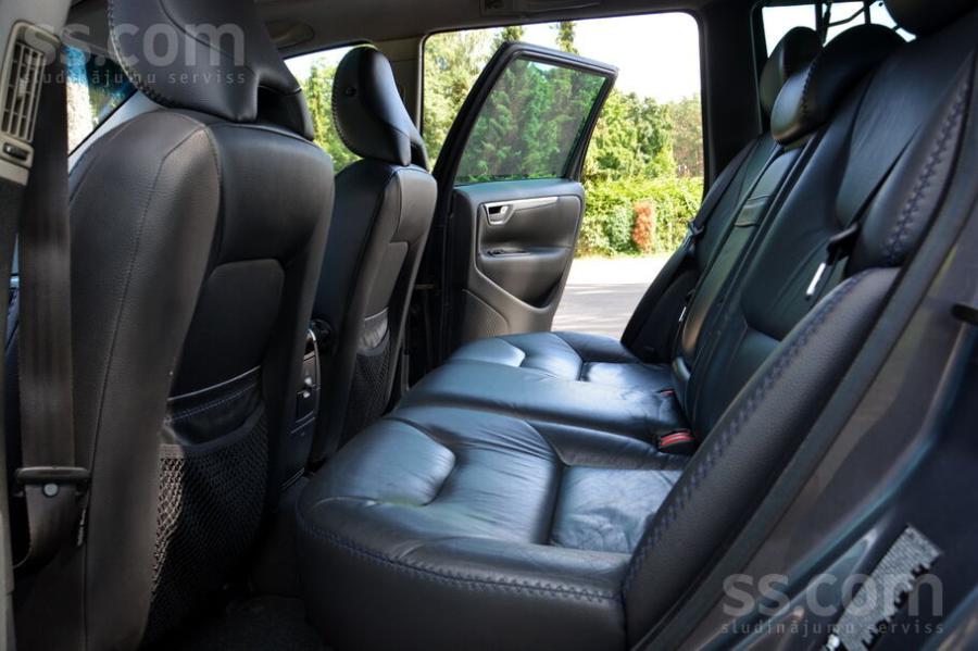 Pelēks Volvo XC70 2006 Rīga, ar dzinēja tilpumu 2.40 L un nobraukumu 370 tūkst. km par 5599 €, foto 30 vietnē AUTOMOTO.COM.LV