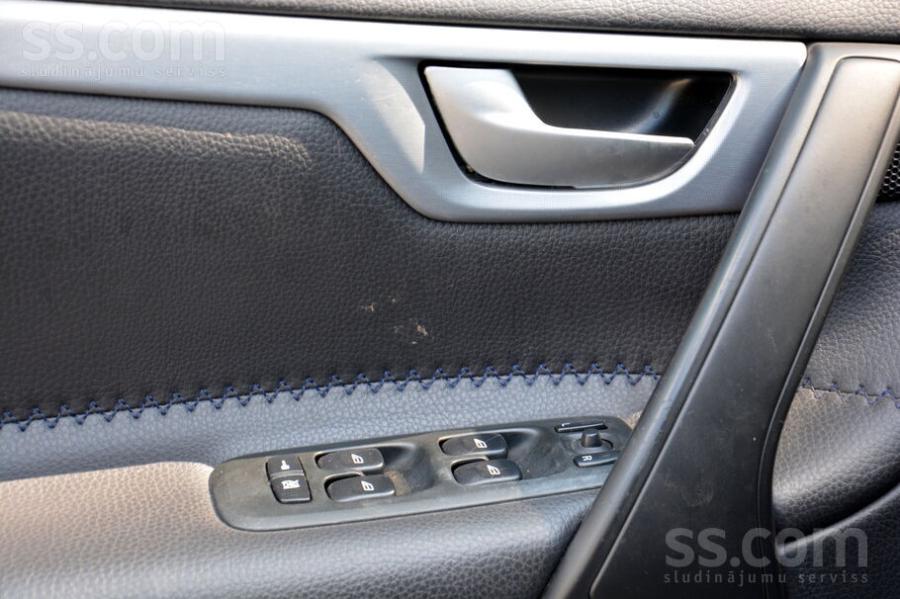 Pelēks Volvo XC70 2006 Rīga, ar dzinēja tilpumu 2.40 L un nobraukumu 370 tūkst. km par 5599 €, foto 31 vietnē AUTOMOTO.COM.LV